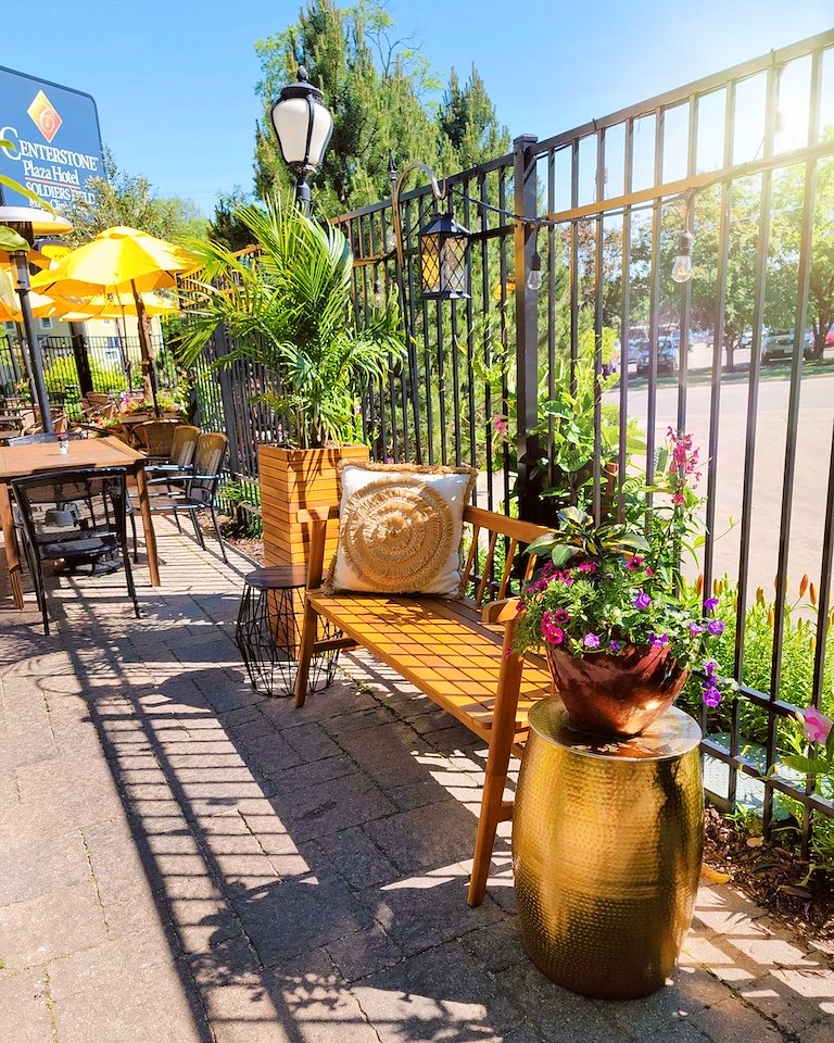 Twigs Tavern and Grille