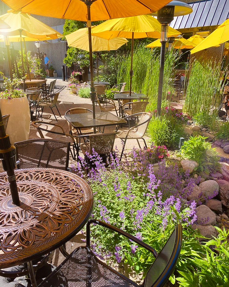 Twigs Tavern and Grille